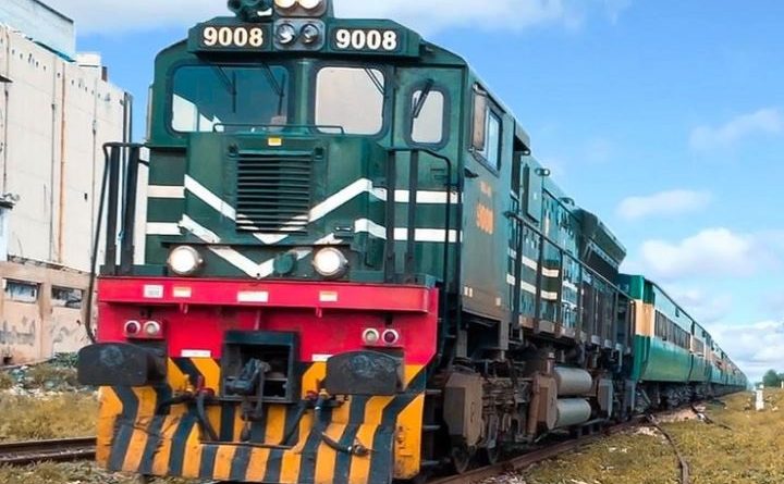 Peshawar To Lahore Trains